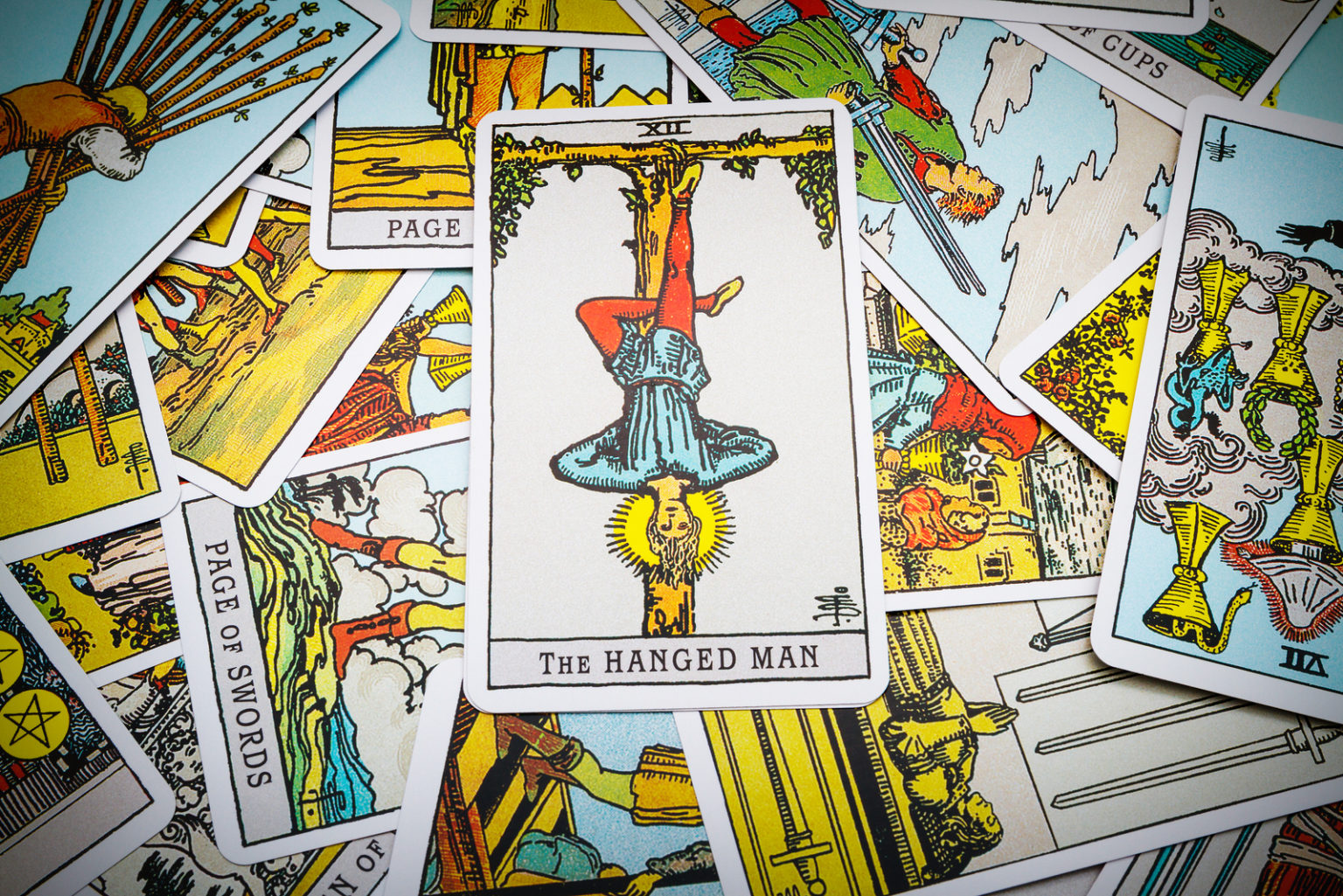 Der Gehängte im Tarot: Es ist Zeit, neue Perspektiven zu entdecken! Der Gehängte im Tarot: Es ist Zeit, neue Perspektiven zu entdecken!